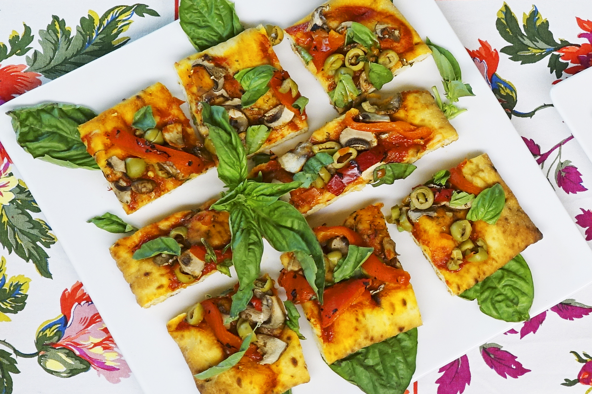 Flatbread Mini-Veggie Pizzas - Jazzy Vegetarian - Vegan and Delicious!