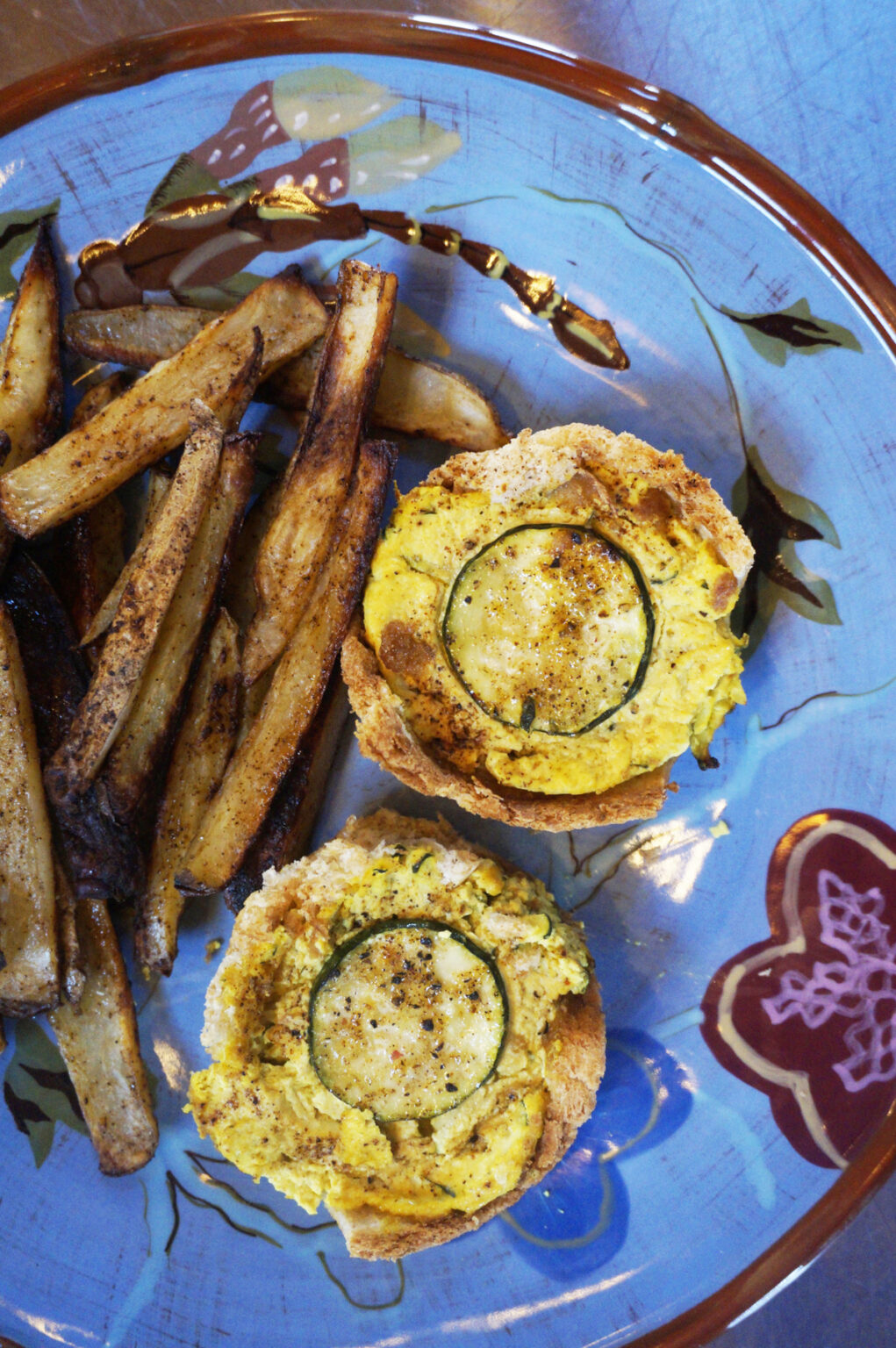 Cute Lil’ Vegan Zucchini Quiche Cups with Rustic Bread Crust - Jazzy ...